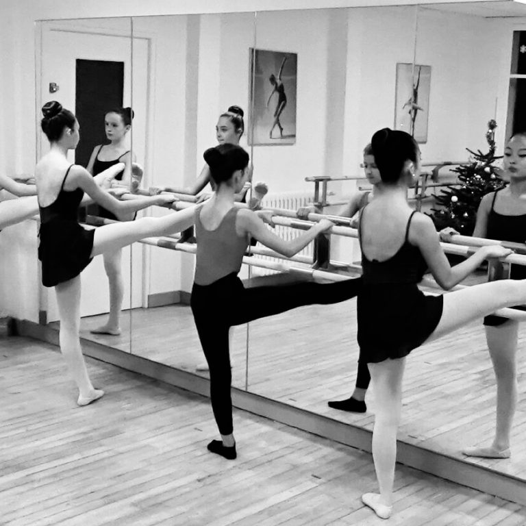 Dinamica Ballet | Barras de ballet y espejos profesionales